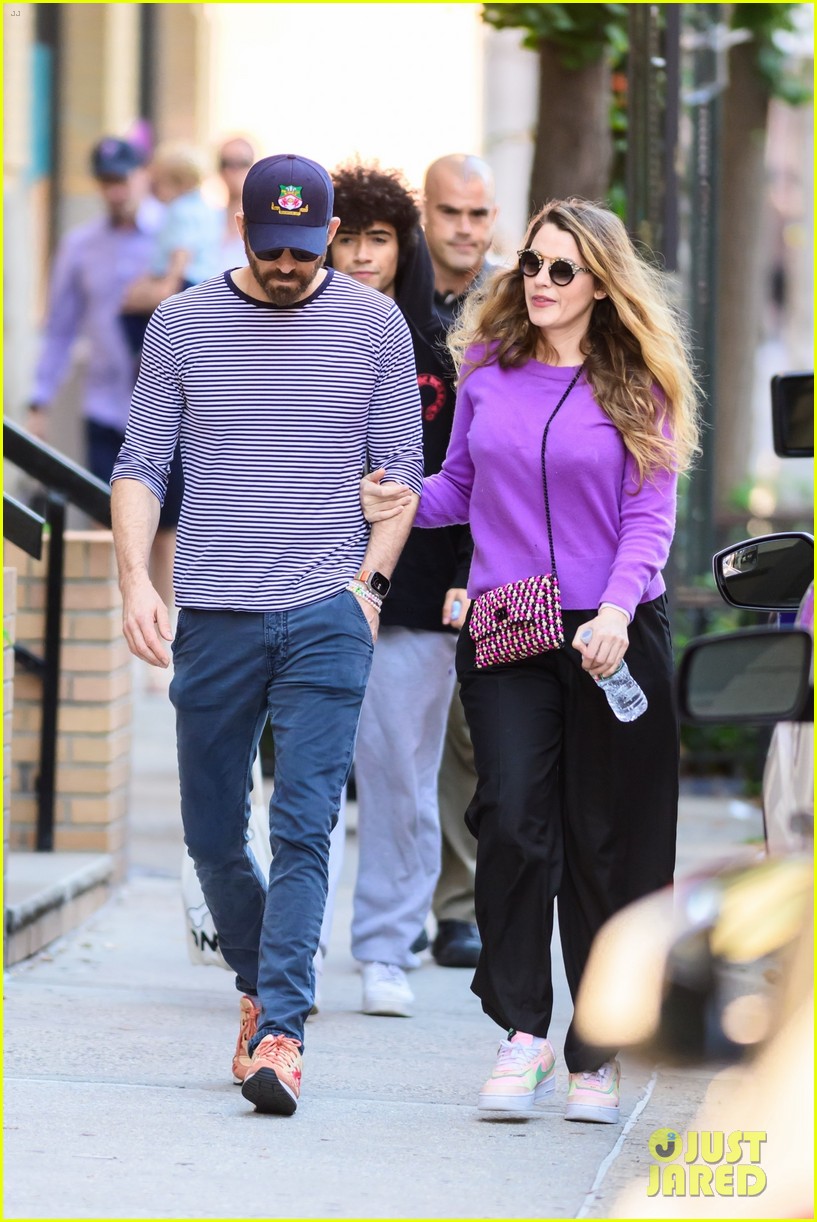 Blake Lively & Ryan Reynolds Spotted On a Wednesday Morning Walk in NYC ...