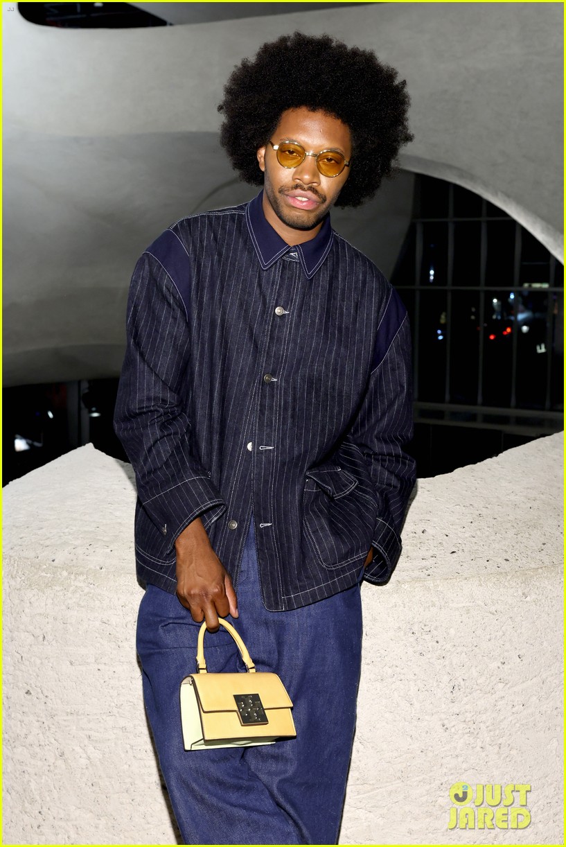 Emma Roberts, Naomi Watts, & More Stars Watch Emily Ratajkowski Walk in ...