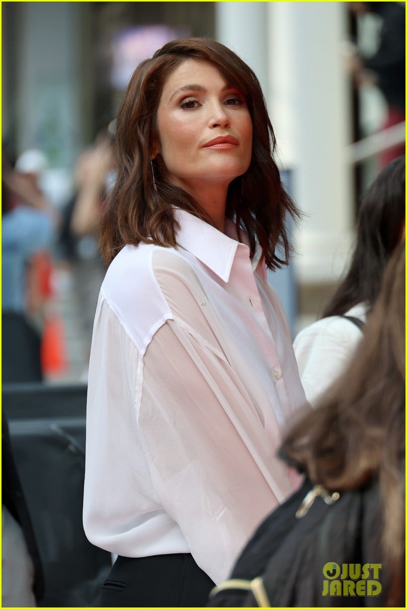 Ben Barnes & Gemma Arterton Show Off Their Chemistry at 'The Critic ...