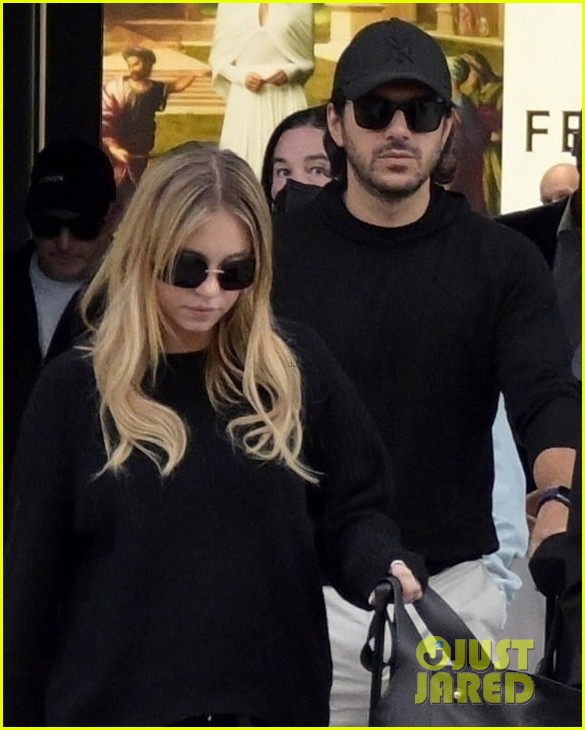 Sydney Sweeney & Fiancé Jonathan Davino Head to London After Busy Few ...