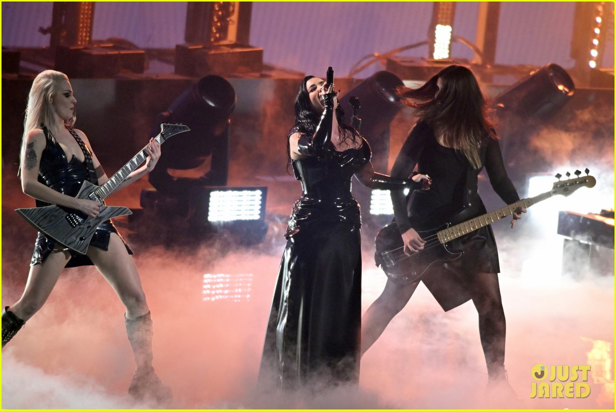 Demi Lovato Fills The Stage With Smoke For 'Sorry Not Sorry ...