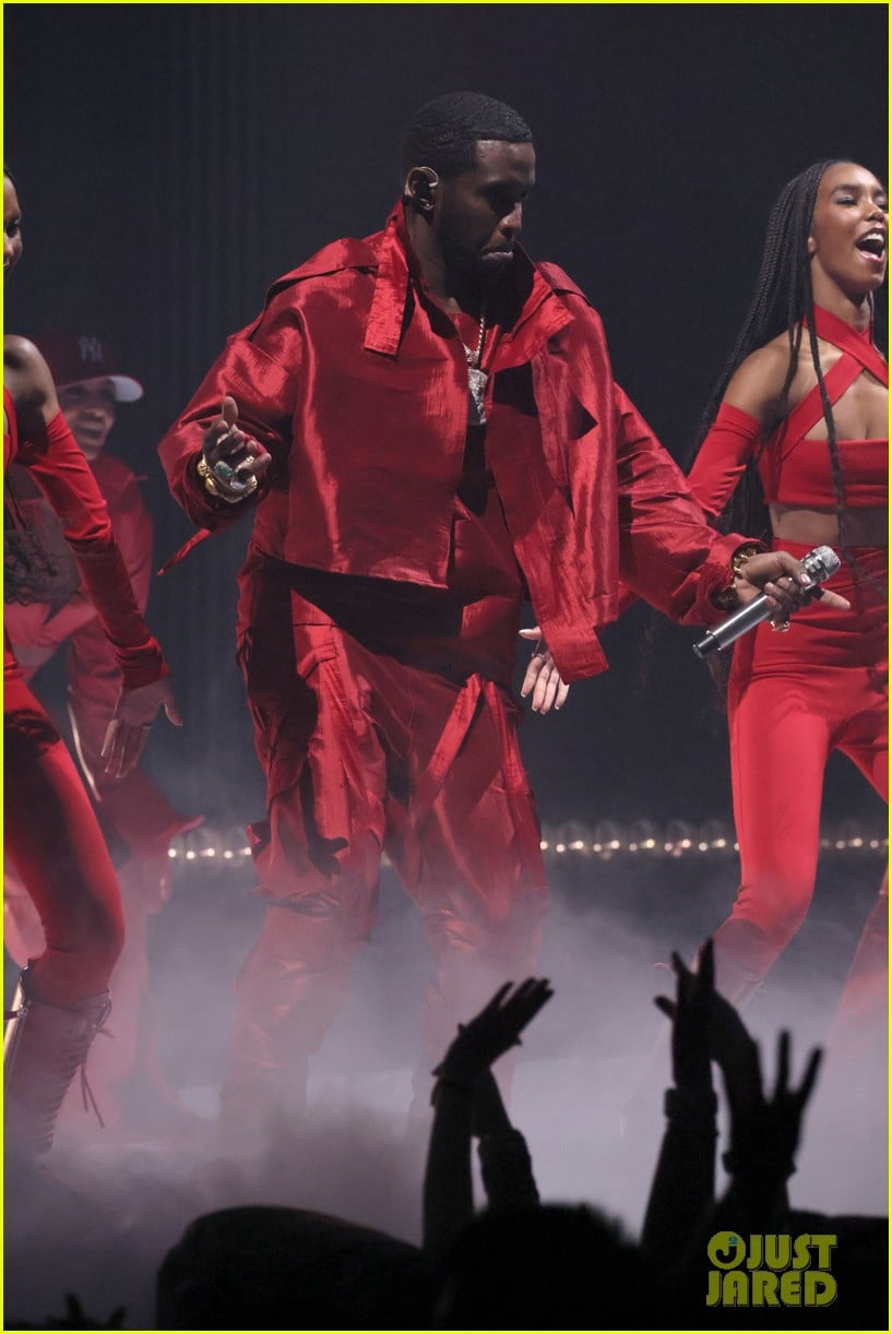 Diddy Performs Medley of His Hit Songs Before Accepting Global Icon ...