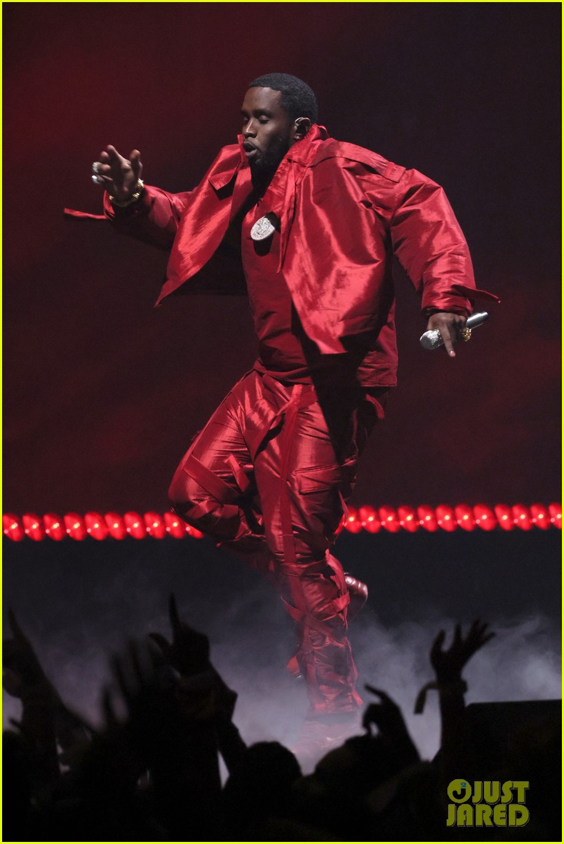 Diddy Performs Medley of His Hit Songs Before Accepting Global Icon ...