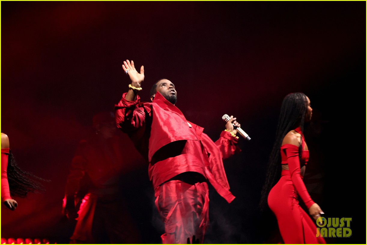 Diddy Performs Medley of His Hit Songs Before Accepting Global Icon ...