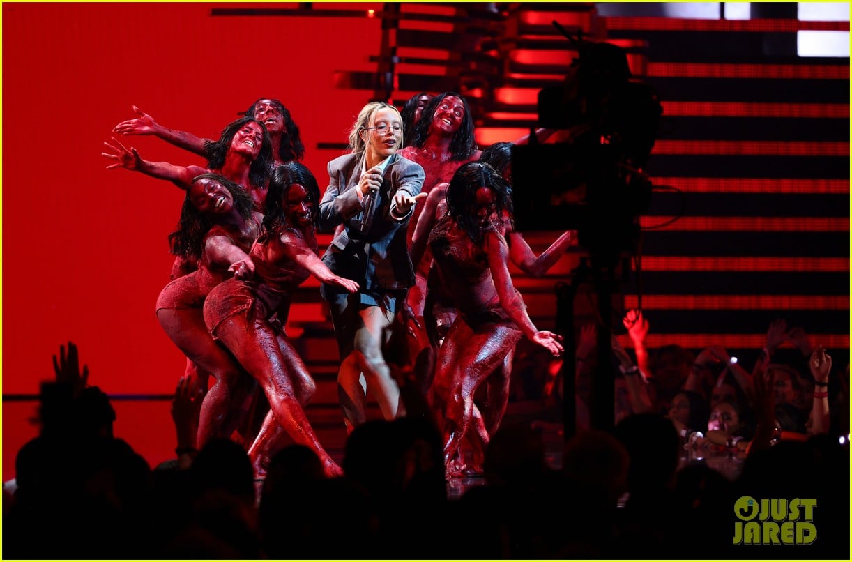 Photo: doja cat performs medley at mtv vmas 17 | Photo 4967532 | Just ...
