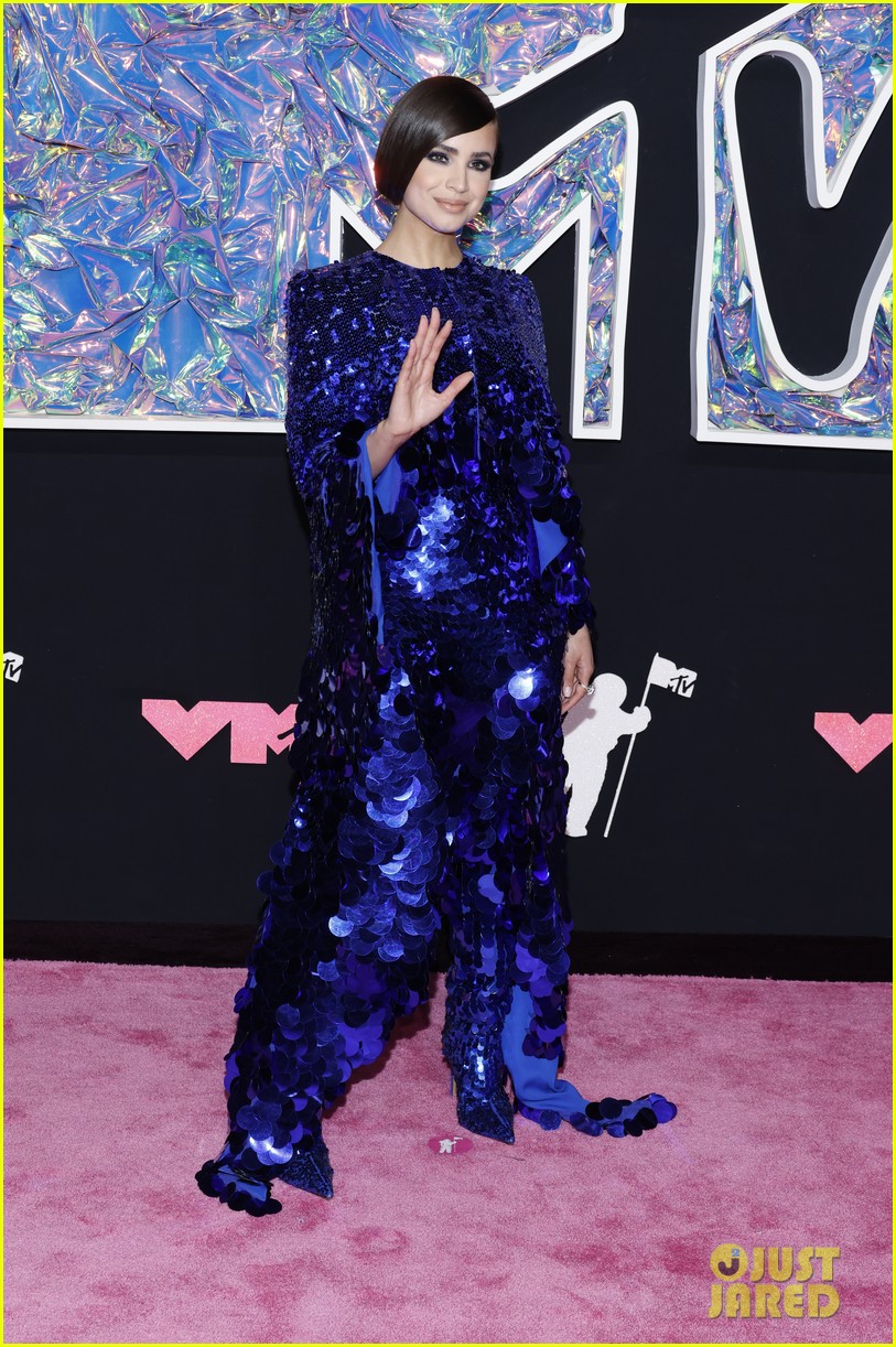 Emily Ratajkowski, Sofia Carson & Chloe Bailey Go Bold With Daring ...