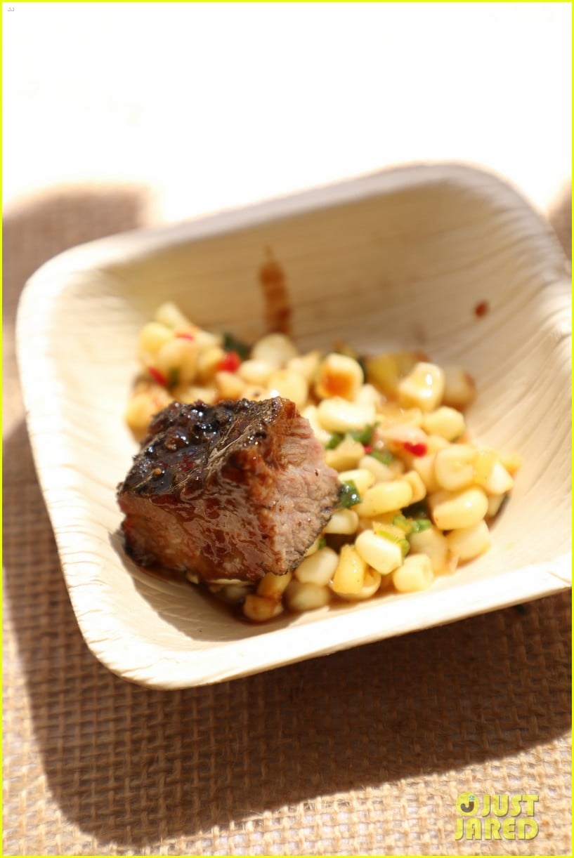 Dakota & Elle Fanning Attend L.A. Loves Alex's Lemonade Stand Chefs ...