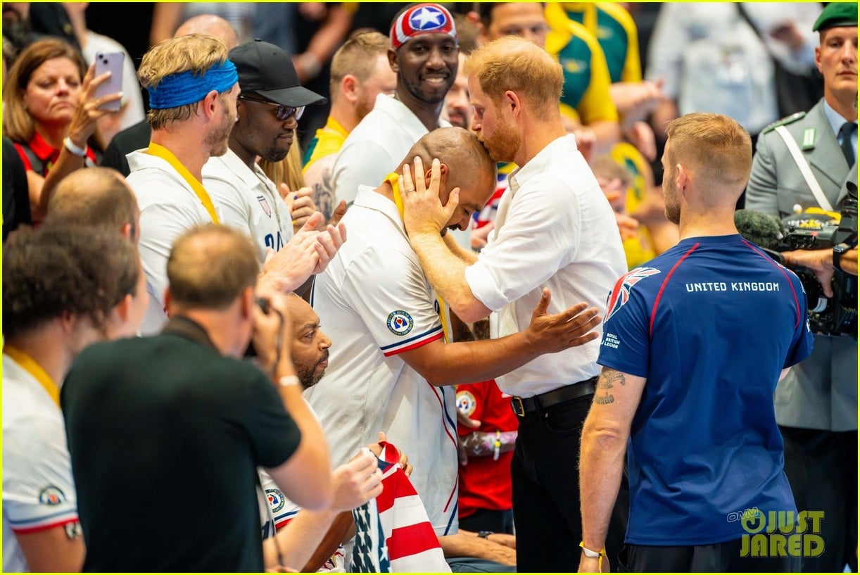 Prince Harry Says He & Meghan Markle Are A 'Competitive' Family During ...