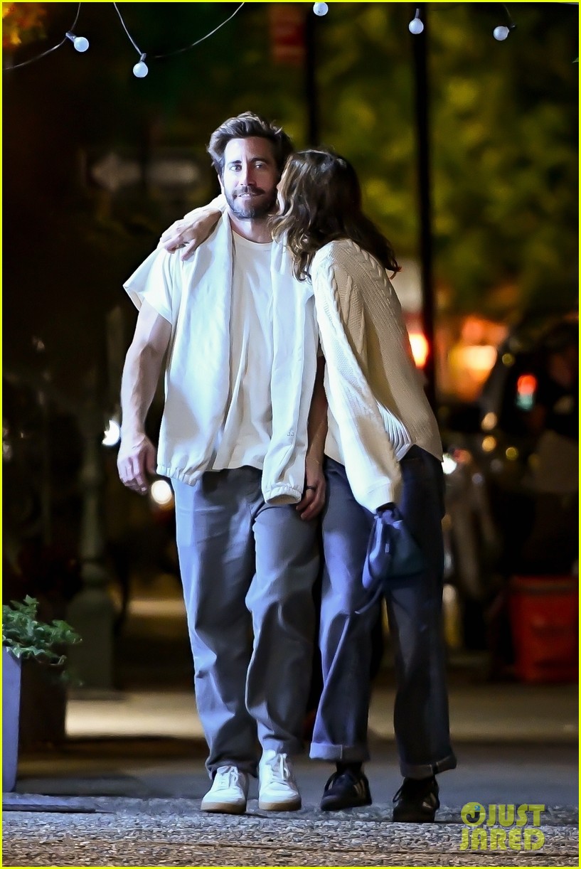 Jake Gyllenhaal And Girlfriend