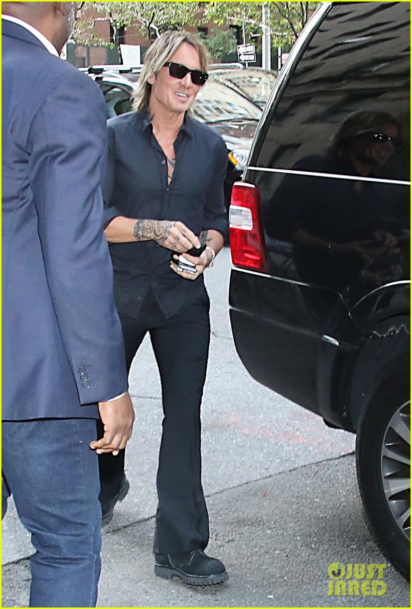 Keith Urban Opens The Car Door For Nicole Kidman While Arriving For ...