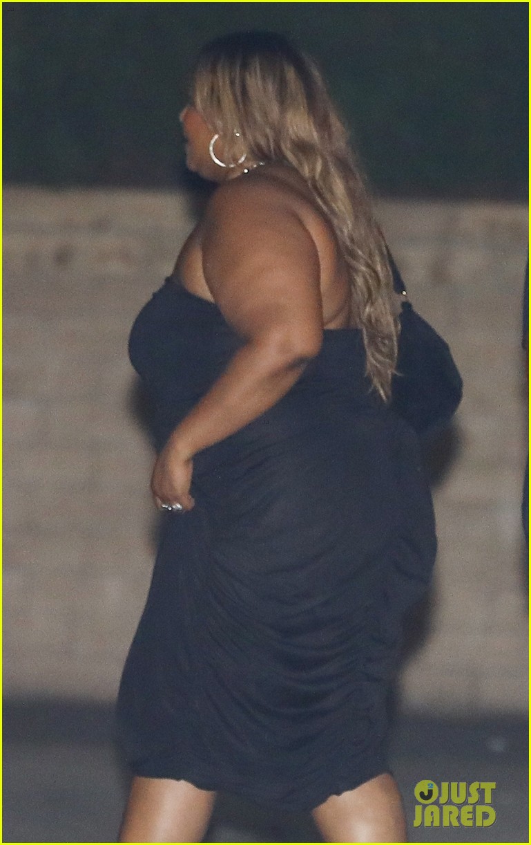 Lizzo Radiates Peace & Good Vibes While Out for Dinner With Friends ...