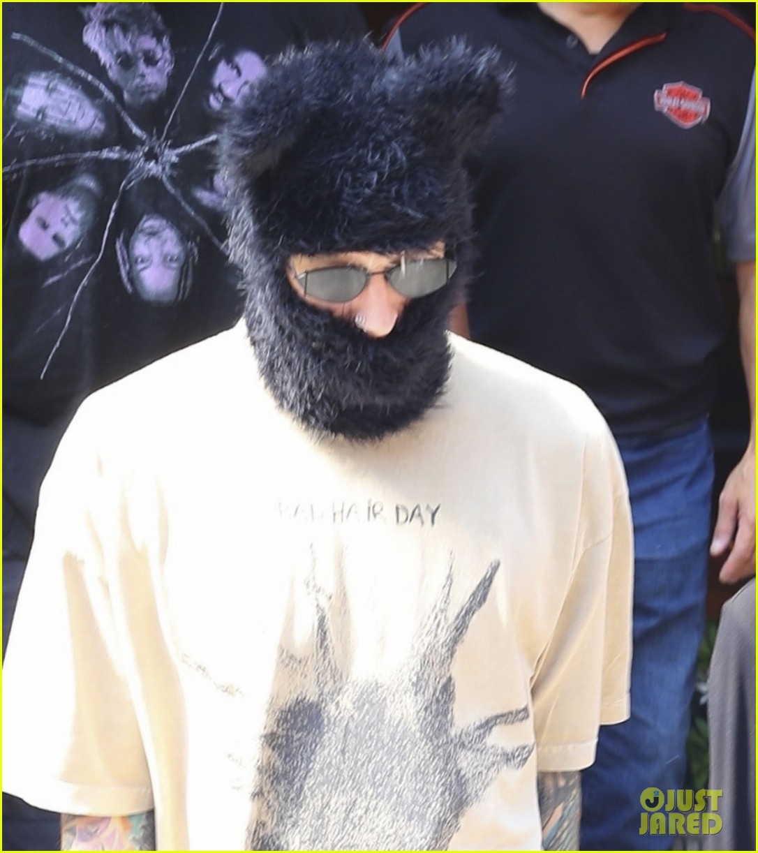 Machine Gun Kelly Wears Furry Ski Mask In NYC Heat, & Megan Fox Makes a ...