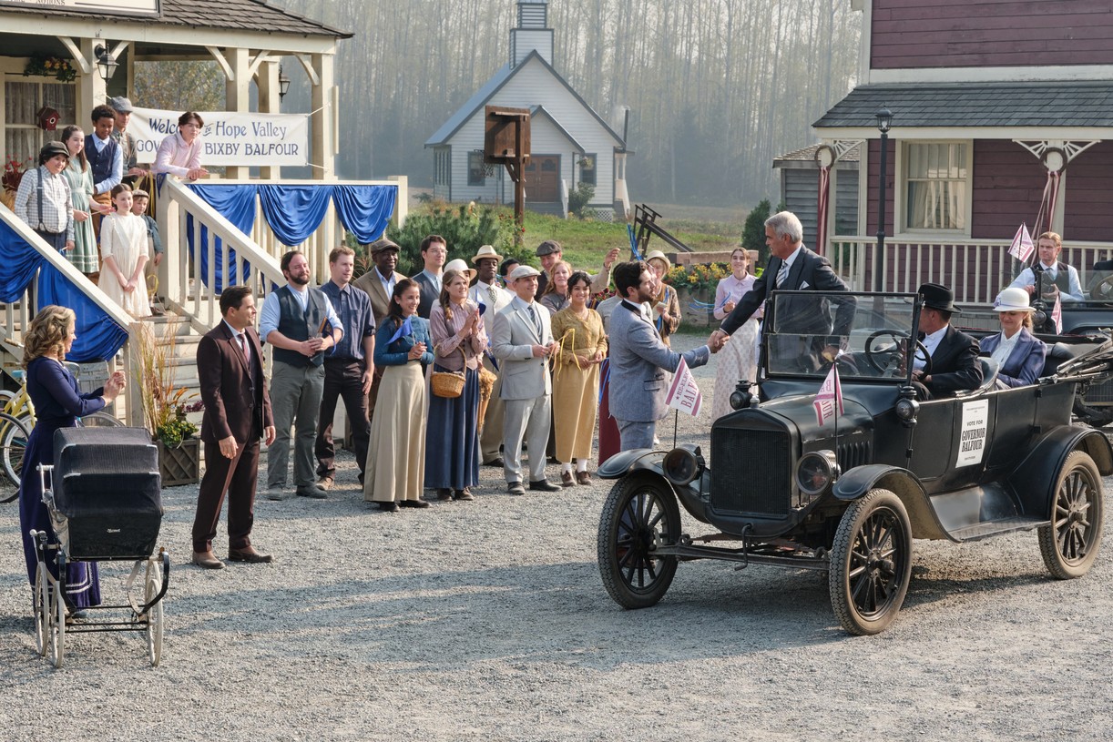 Nathan Finds Himself In Major Danger on Hallmark Channel's 'When Calls ...