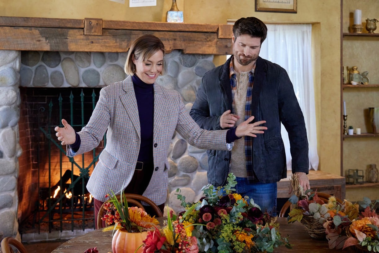 Luke Macfarlane Returns To Hallmark Channel With A Cute Fall Love Story ...