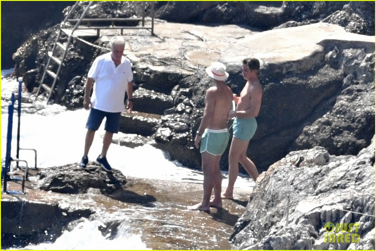 Photo: chris pine shirtless amalfi coast boat day 022 | Photo 4969931 ...