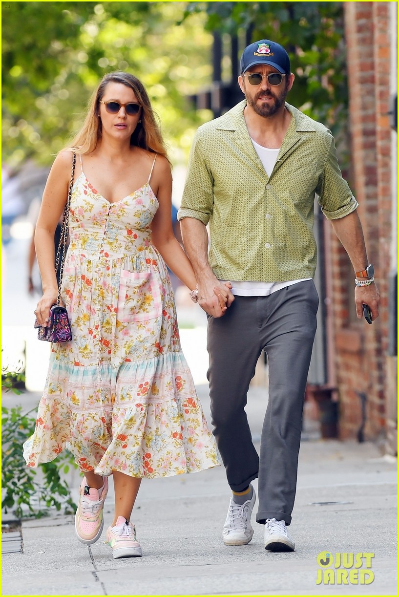Blake Lively & Ryan Reynolds Hold Hands During End Of Summer Stroll in ...