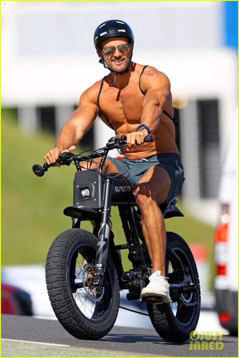 Tim Robards, the First 'Bachelor' in Australia, Bares Buff Body During ...