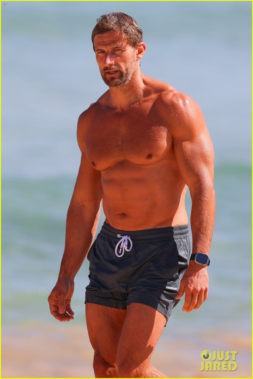 Photo: tim robards beach photos 03 | Photo 4971773 | Just Jared ...