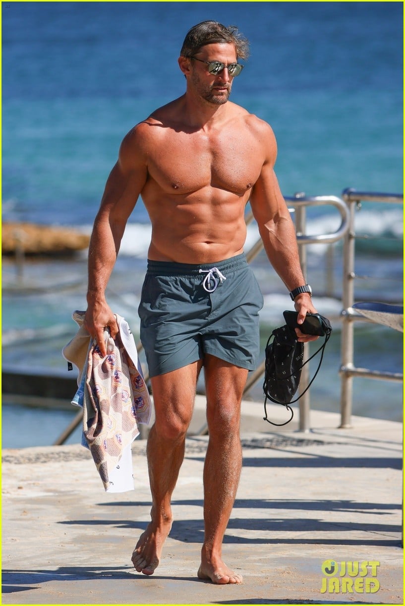 Photo: tim robards beach photos 04 | Photo 4971774 | Just Jared ...