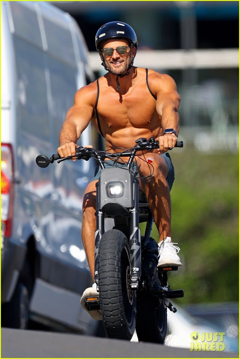 Tim Robards, the First 'Bachelor' in Australia, Bares Buff Body During ...