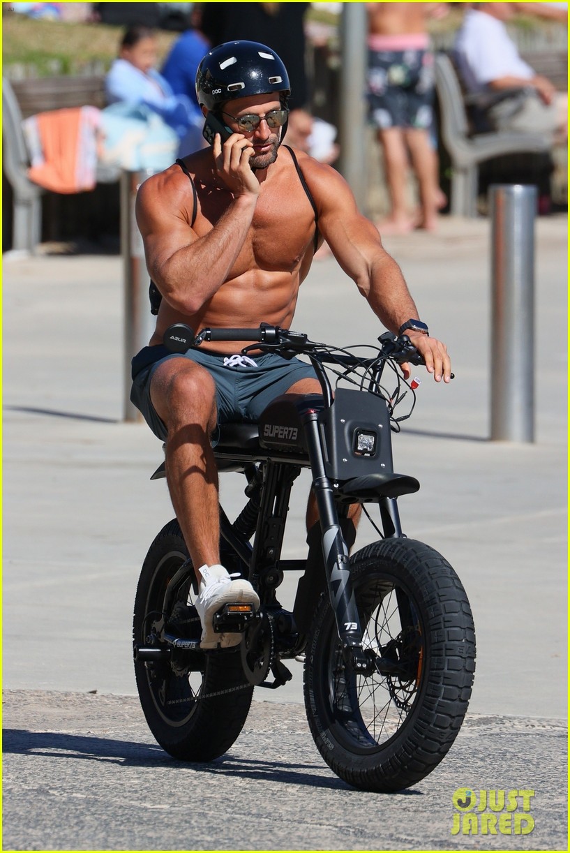 Tim Robards, the First 'Bachelor' in Australia, Bares Buff Body During ...