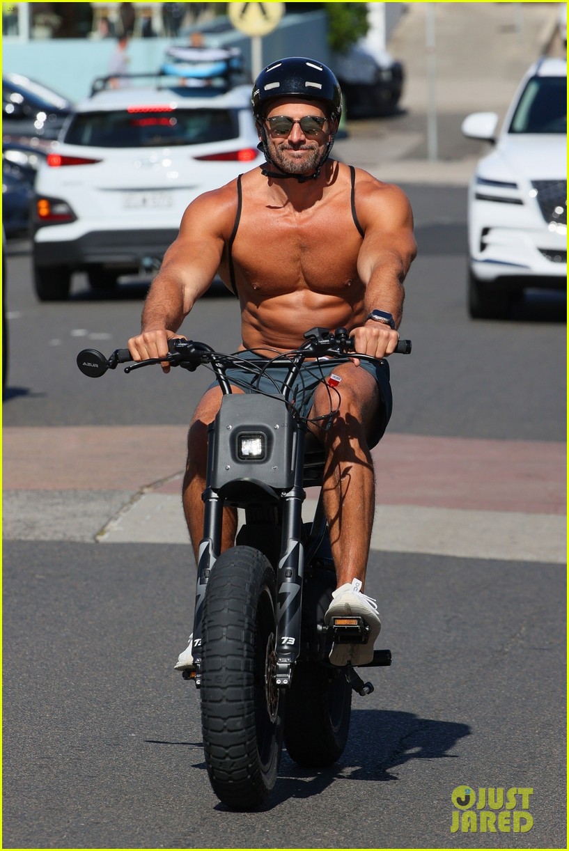 Tim Robards, the First 'Bachelor' in Australia, Bares Buff Body During ...