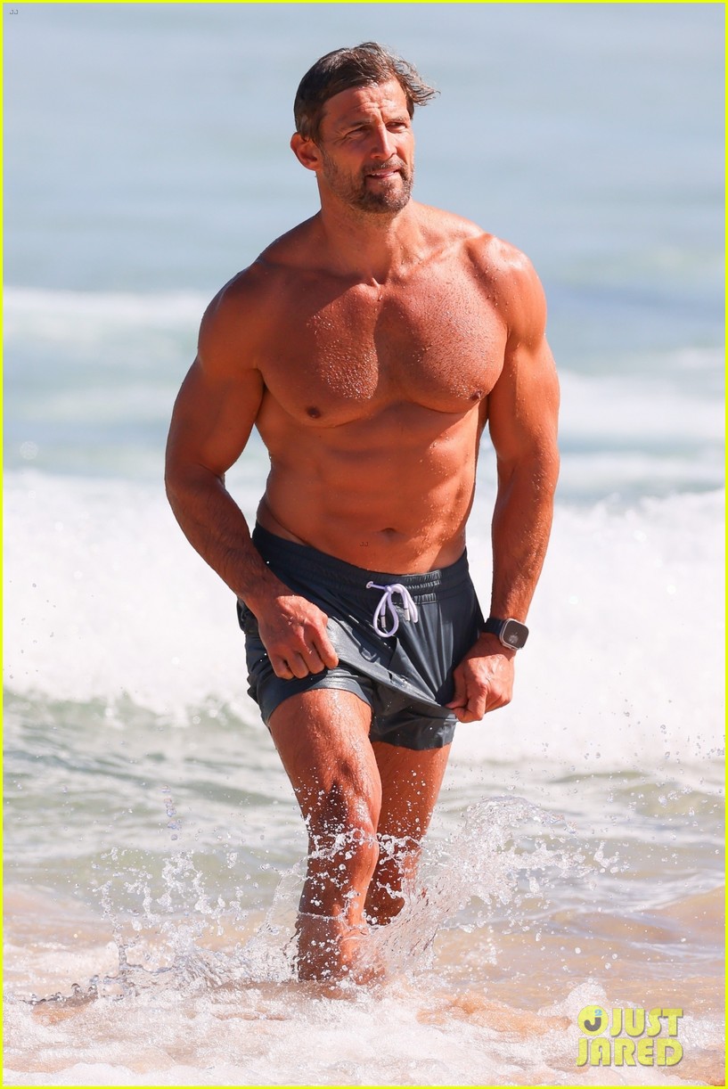 Tim Robards, the First 'Bachelor' in Australia, Bares Buff Body During ...