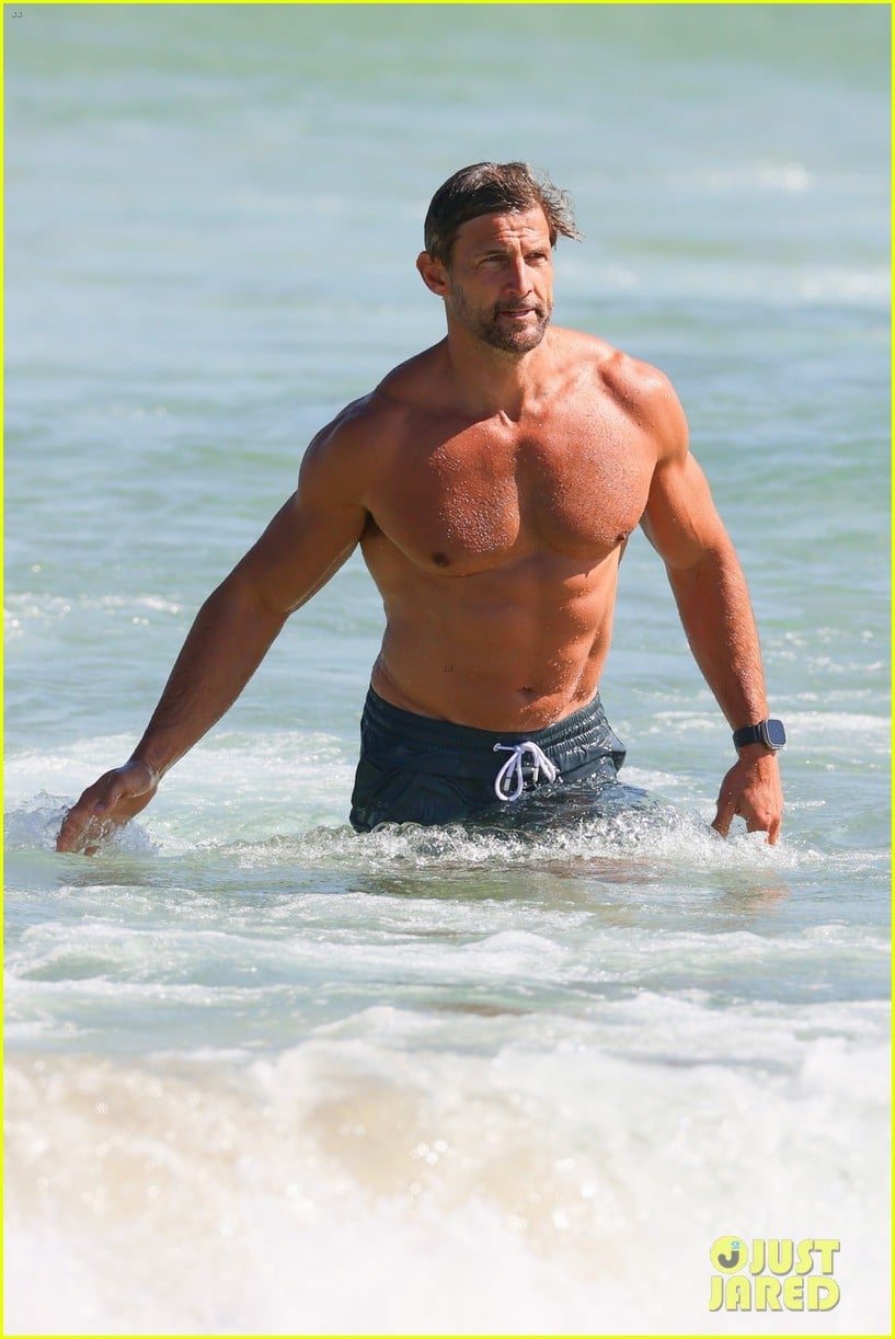 Tim Robards, the First 'Bachelor' in Australia, Bares Buff Body During ...