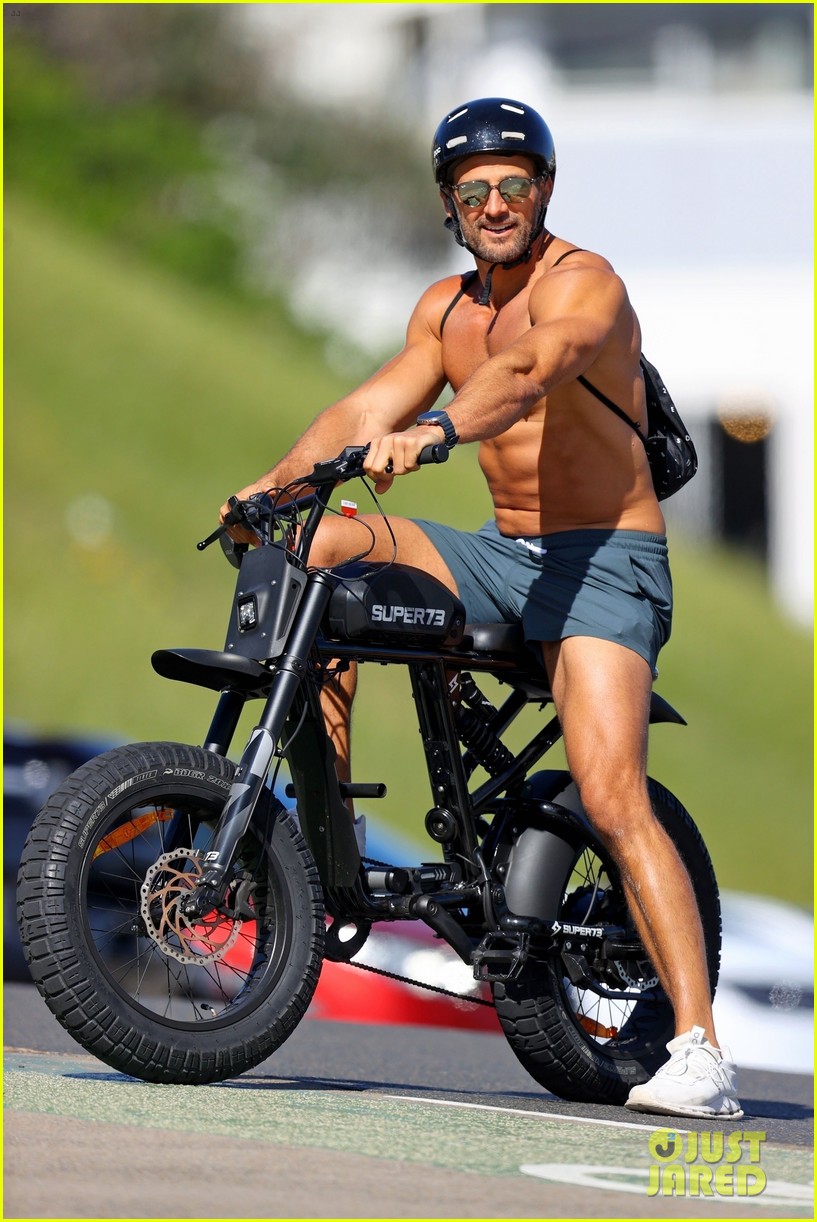 Tim Robards, the First 'Bachelor' in Australia, Bares Buff Body During ...