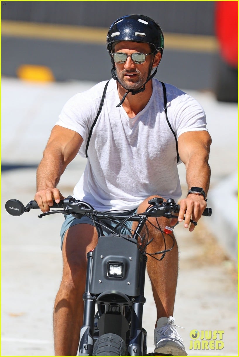 Tim Robards, the First 'Bachelor' in Australia, Bares Buff Body During ...