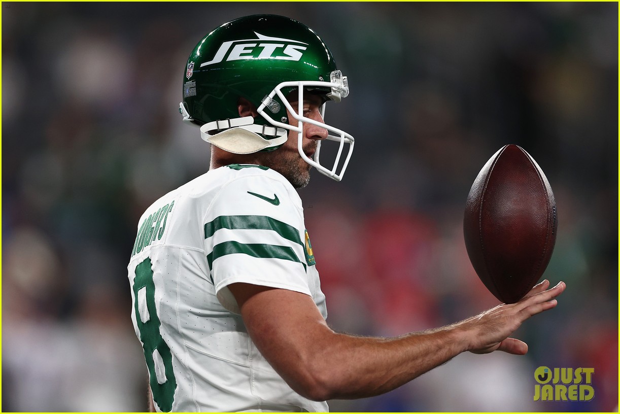 Aaron Rodgers Injured, Carted Off Field After First Drive of NFL Season ...