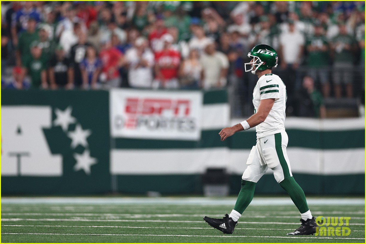 Aaron Rodgers Injured, Carted Off Field After First Drive of NFL Season ...