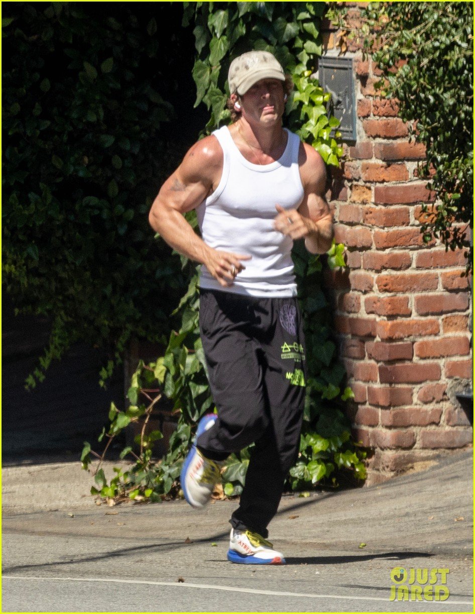Photo: jeremy allen white jogging photos 07 | Photo 4971916 | Just ...