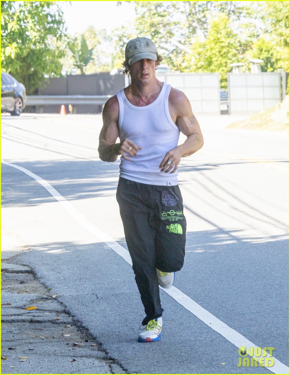 Photo: jeremy allen white jogging photos 08 | Photo 4971917 | Just ...