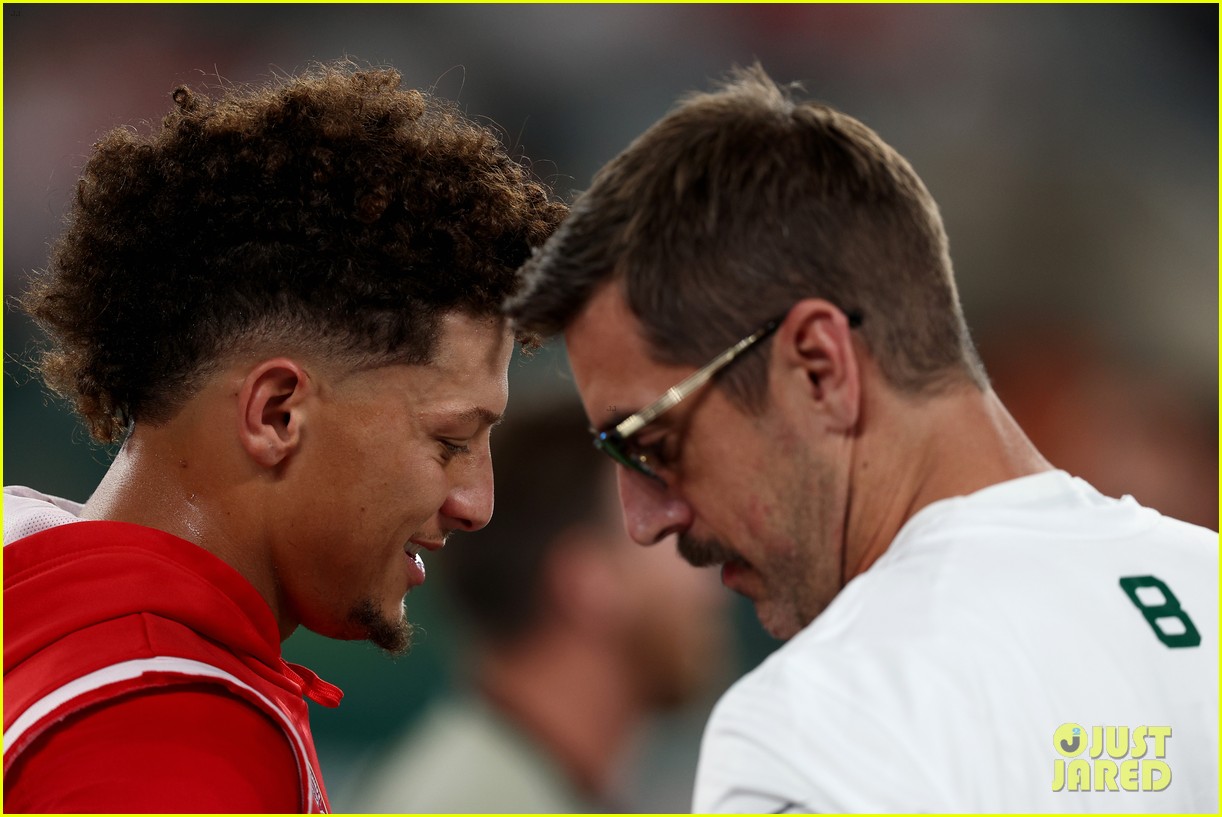 Here's Why Aaron Rodgers Is On Crutches at Jets vs Chiefs Game: Photo ...