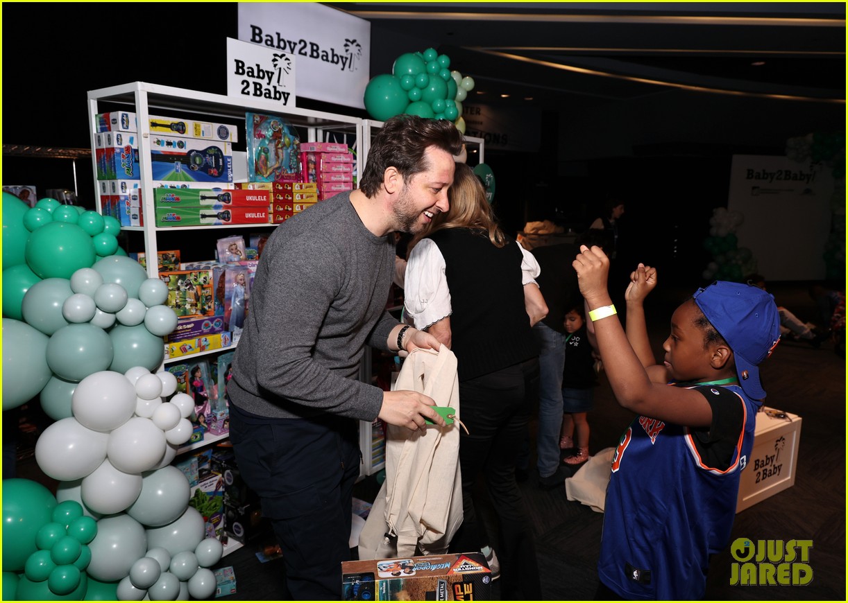 Jessica Chastain, Julie Bowen & More Stars Help Out at Baby2Baby's ...