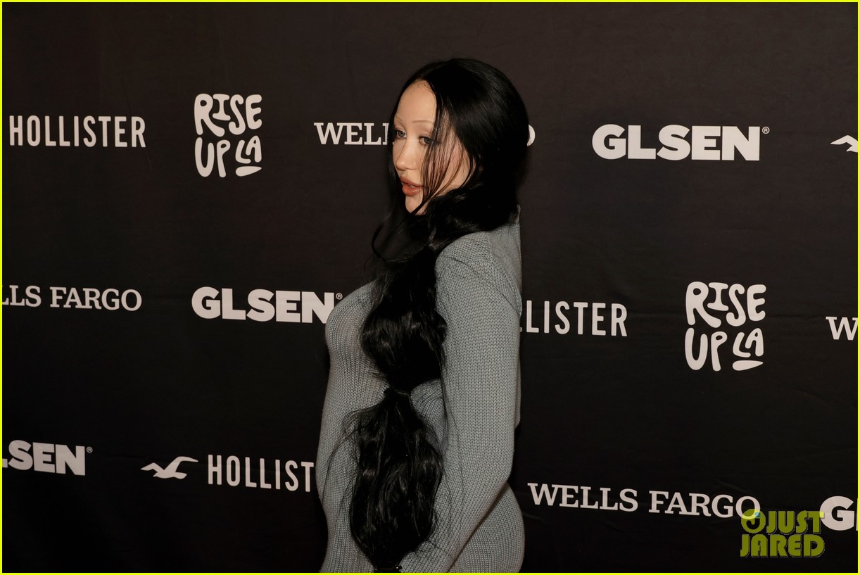 Noah Cyrus Channels Rapunzel with Floor-Length Hair at GLSEN Event ...