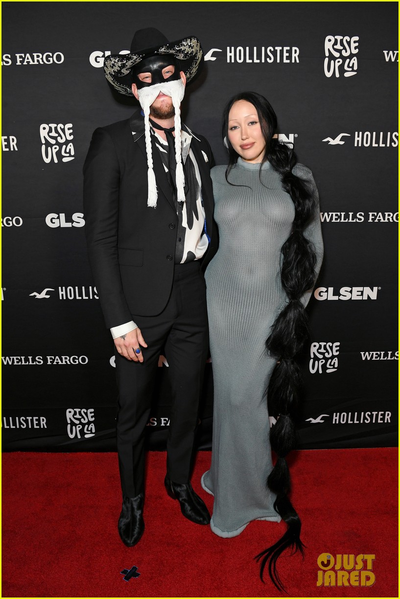 Noah Cyrus Channels Rapunzel with Floor-Length Hair at GLSEN Event ...