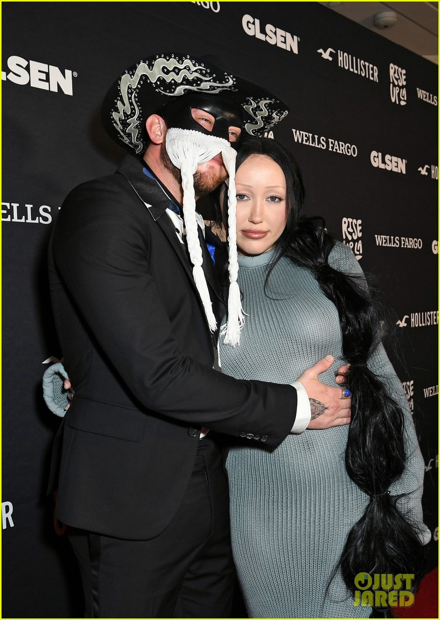 Noah Cyrus Channels Rapunzel with Floor-Length Hair at GLSEN Event ...