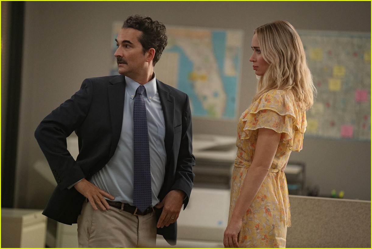 Chris Evans & Emily Blunt's 'Pain Hustlers' Trailer Is Finally Here ...