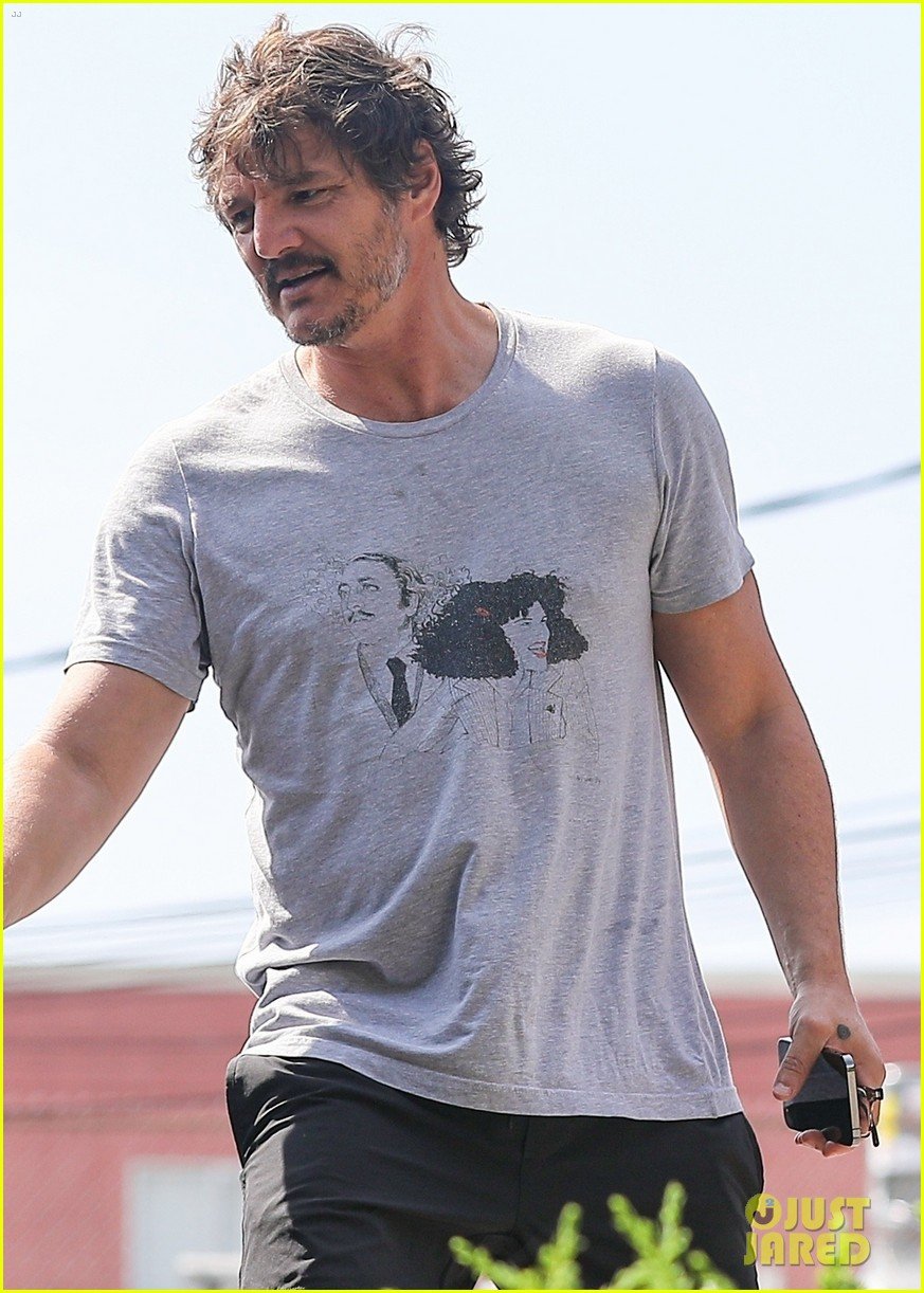 Photo: pedro pascal gym with protein 05 | Photo 4976026 | Just Jared ...