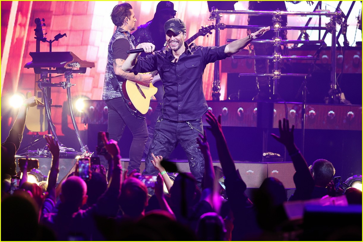 Photo: trilogy tour 2023 12 | Photo 4977529 | Just Jared: Entertainment ...