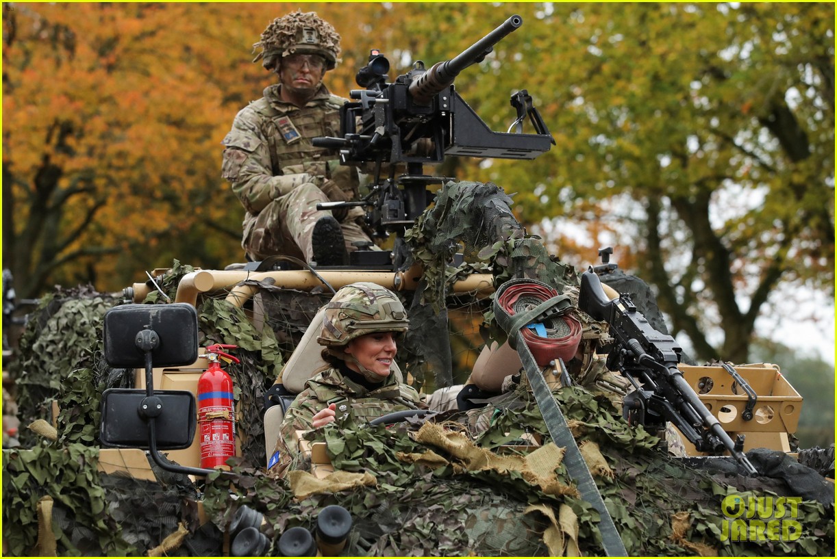 Kate Middleton Wears Full Camouflage Gear for Military Visit: Photo ...