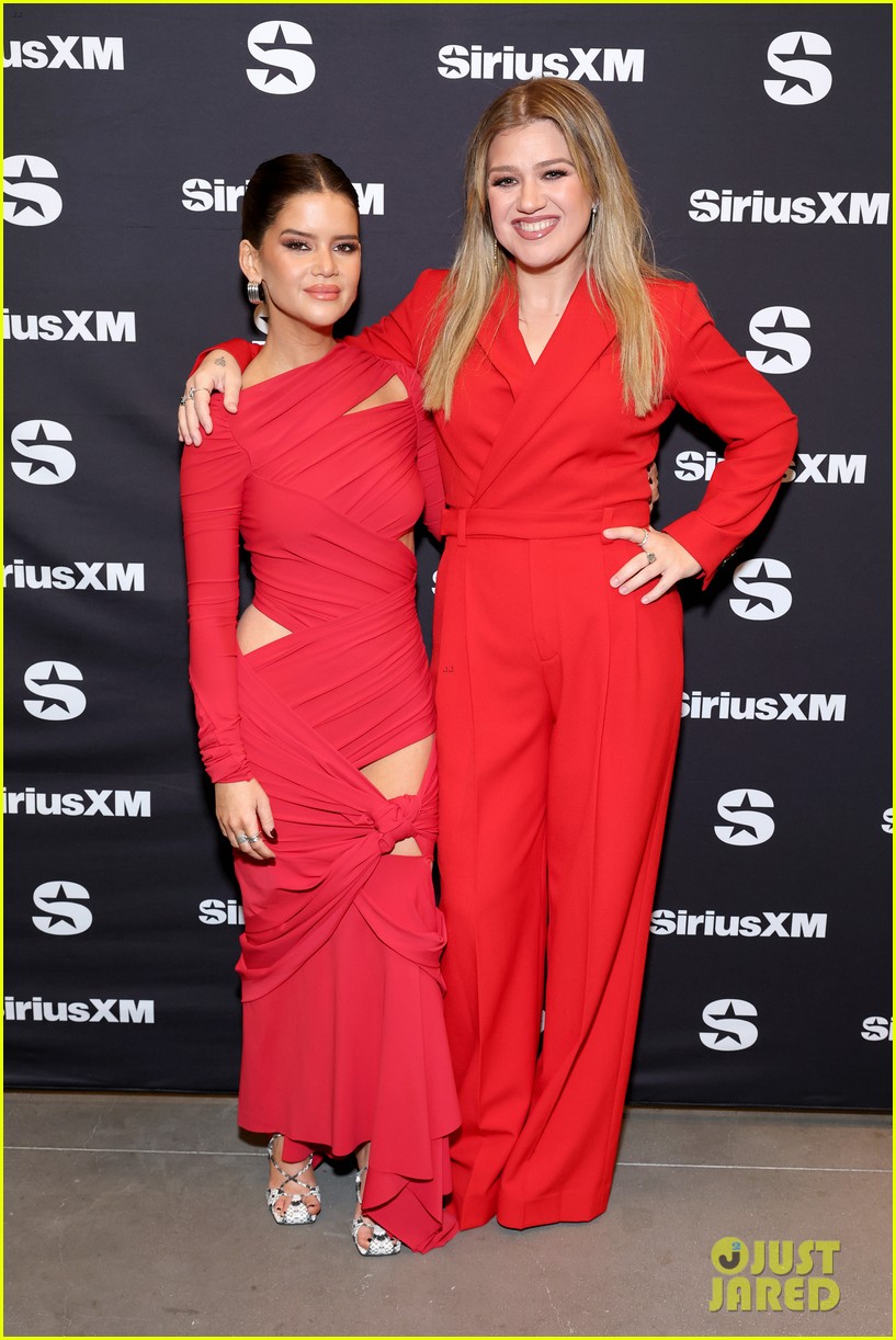 Kelly Clarkson & Maren Morris Heat Things Up in Red-Hot Outfits During ...