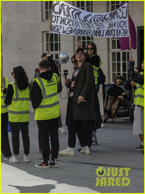 Dua Lipa Gives First Listen of New Single 'Houdini' to Fans on the ...