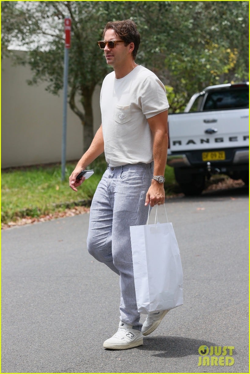 Photo: margot robbie tom ackerley boat ride 21 | Photo 4984553 | Just ...