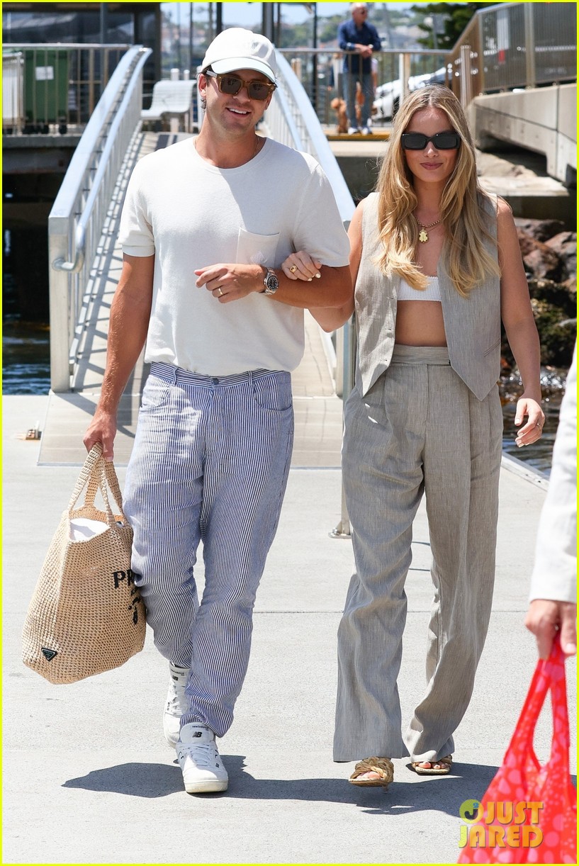 Photo: margot robbie tom ackerley boat ride 34 | Photo 4984566 | Just ...