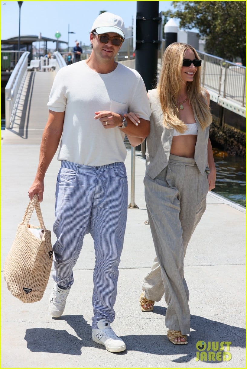 Photo: margot robbie tom ackerley boat ride 46 | Photo 4984578 | Just ...