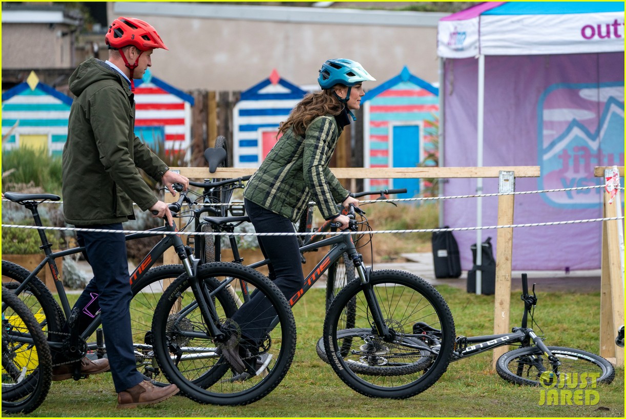 Photo: kate middleton rides bike in scotland 28 | Photo 4982328 | Just ...