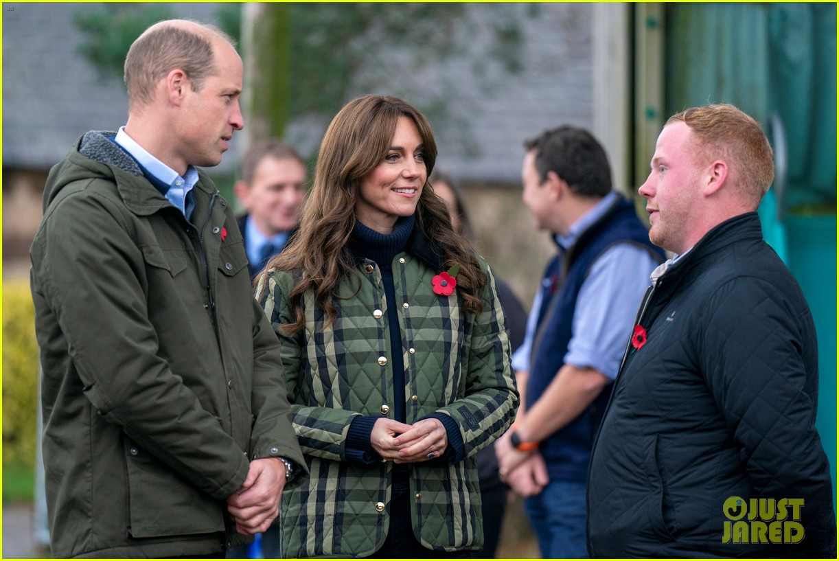 Photo: kate middleton rides bike in scotland 34 | Photo 4982334 | Just ...